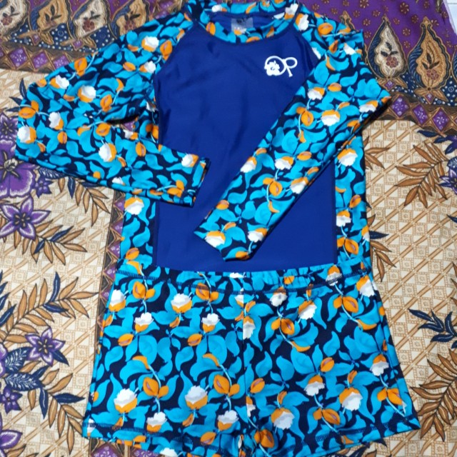 Rash Guard, Women's Fashion, Swimwear, Rash guard on Carousell