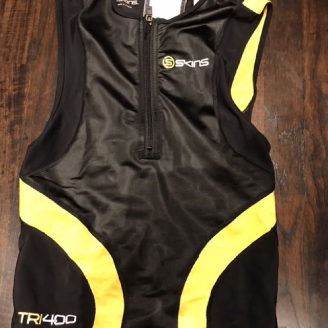 Skins Tri 400 triathlon top, Men's Fashion, Activewear on Carousell