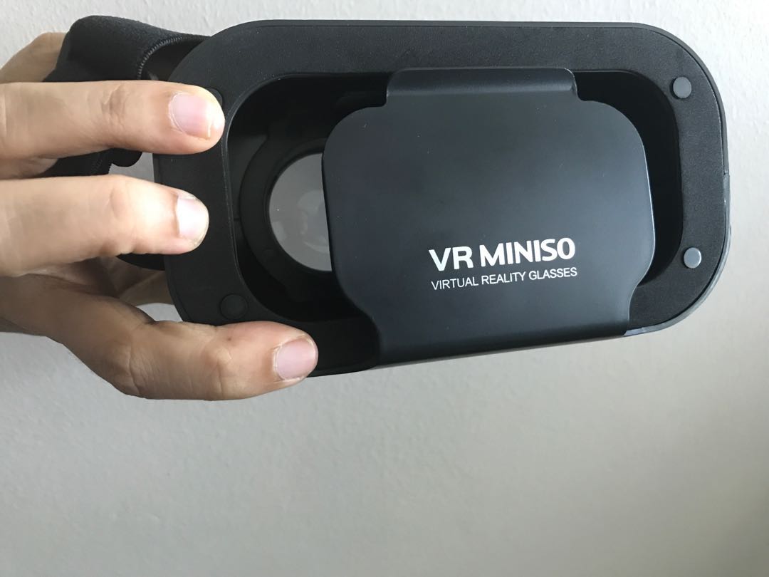 Miniso Japan Virtual reality 3D head wearing glasses, Video Gaming ...