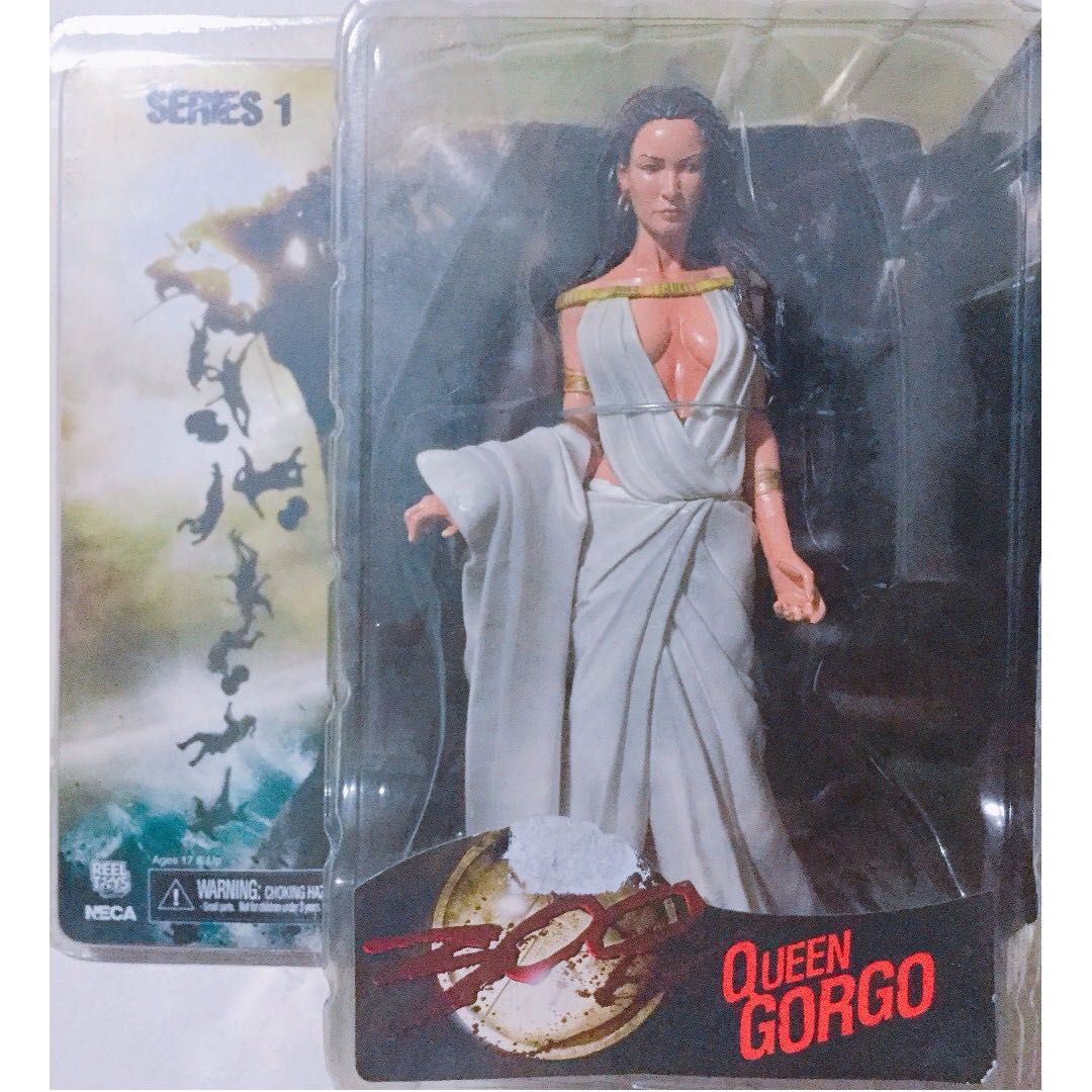 queen gorgo statue
