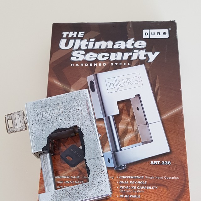 Duro HDB gate lock, Furniture & Home Living, Bathroom & Kitchen ...