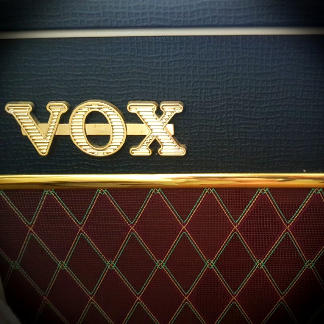 Vox AC15VR 15-watt 1x12" Valve Reactor Combo Amp, Hobbies & Toys, Music ...