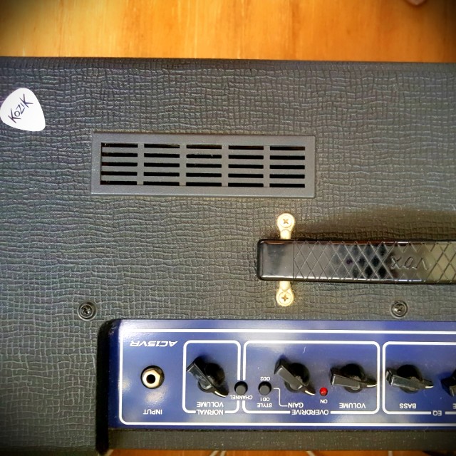 Vox AC15VR 15-watt 1x12" Valve Reactor Combo Amp, Hobbies & Toys, Music ...