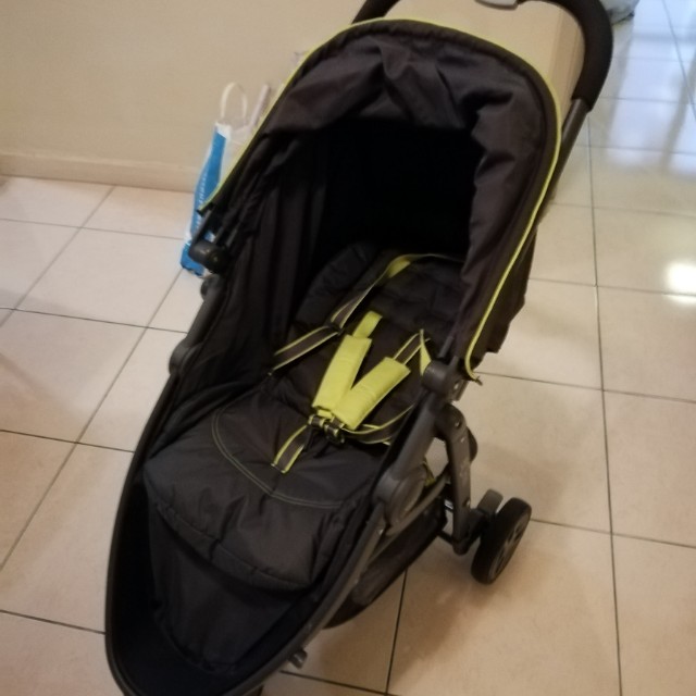 Graco three-wheeled stroller, Babies & Kids, Going Out, Strollers on ...