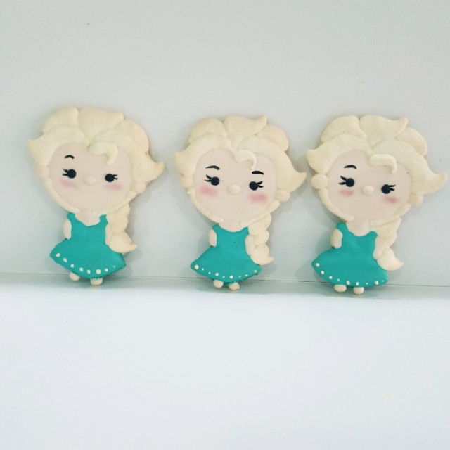 Frozen characters macarons- Elsa, Ann a and olaf, Food & Drinks ...