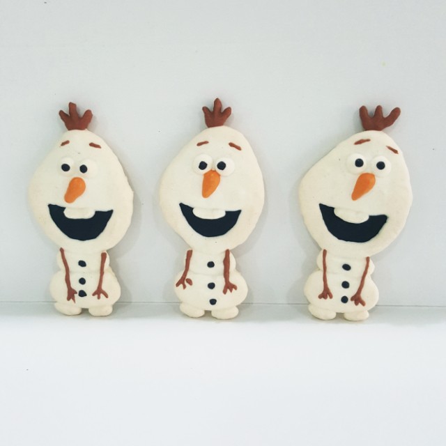 Frozen characters macarons- Elsa, Ann a and olaf, Food & Drinks ...