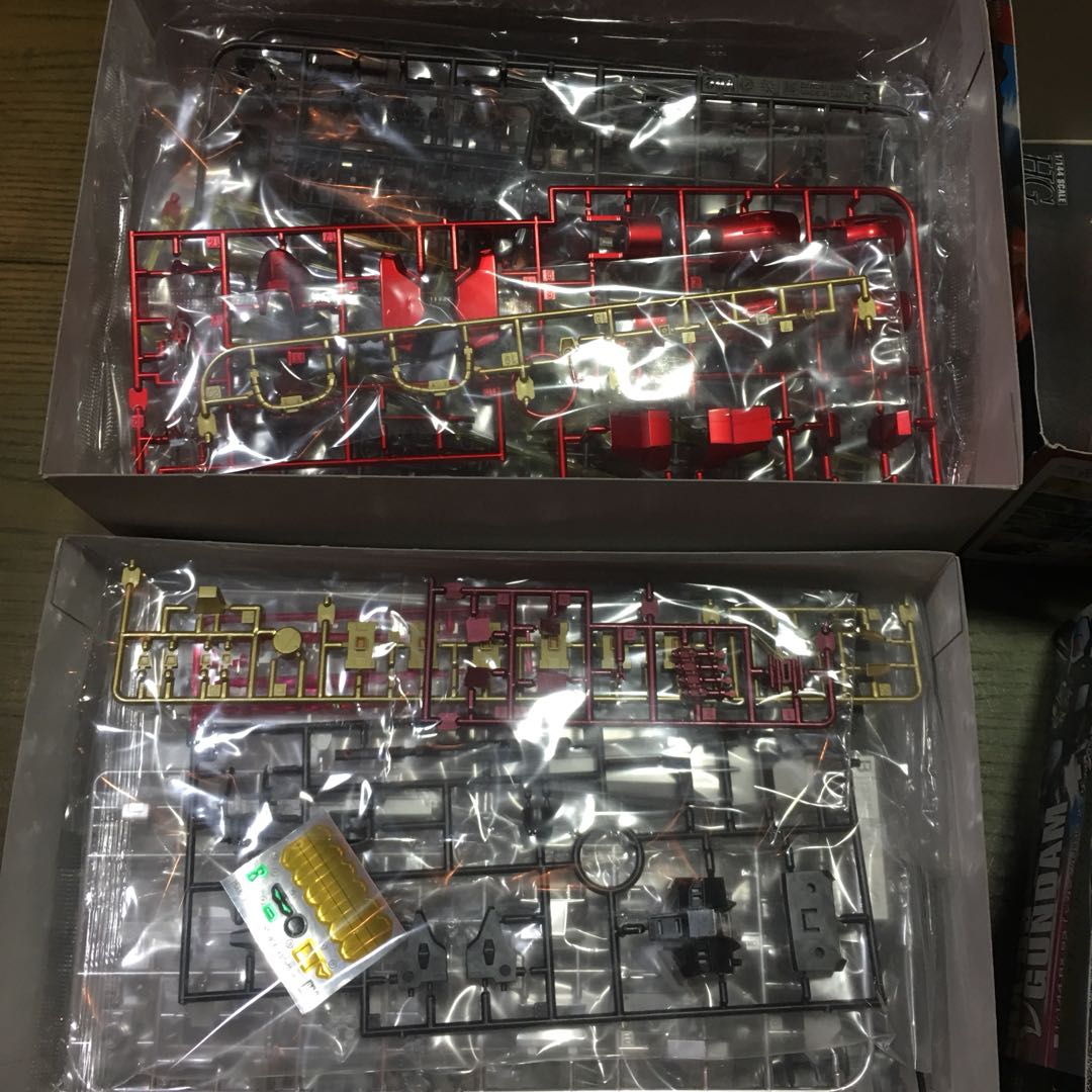 High Grade HGUC RX-93 Nu Gundam and MSN-04 Sazabi Exclusive Chrome Ver ...