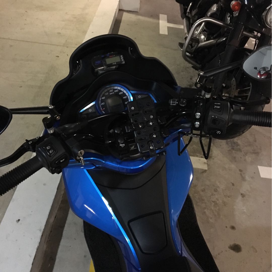 Honda PCX keyless, Motorcycles, Motorcycles for Sale, Class 2B on Carousell