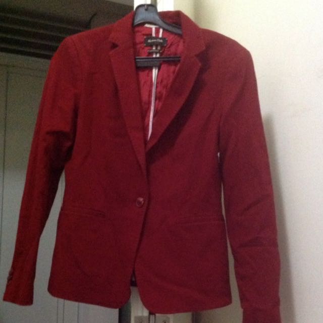 Maroon blazer,, Women's Fashion, Coats, Jackets and Outerwear on Carousell