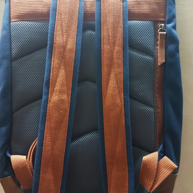 OUTDOOR laptop bag(100% original), Women's Fashion, Bags & Wallets ...