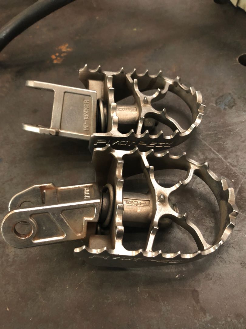 XR400 Pivot Footpeg, Motorcycles, Motorcycle Accessories on Carousell