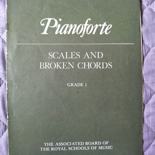 ABRSM Scales and broken chords grade 1, Hobbies & Toys, Books ...