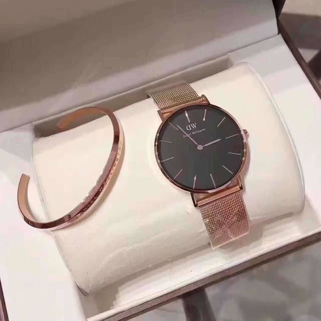 DW watch, Women's Fashion, Watches & Accessories, Watches on Carousell