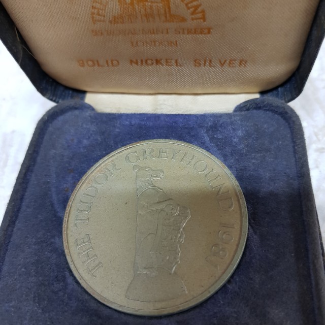 #0327- Solid Bronze & Nickle Silver Windsor Castle coin, Women's ...