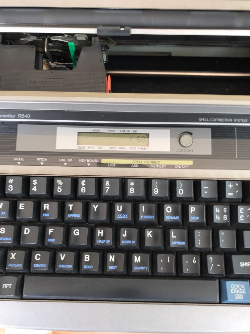 Panasonic R540 Accu-Spell Plus Vintage Electronic Typewriter, Audio ...