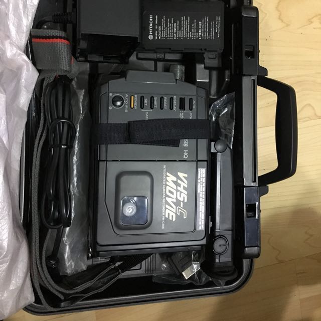Hitachi VHS-C Movie Integrated Camera/Recorder VM-C30E, Hobbies & Toys ...