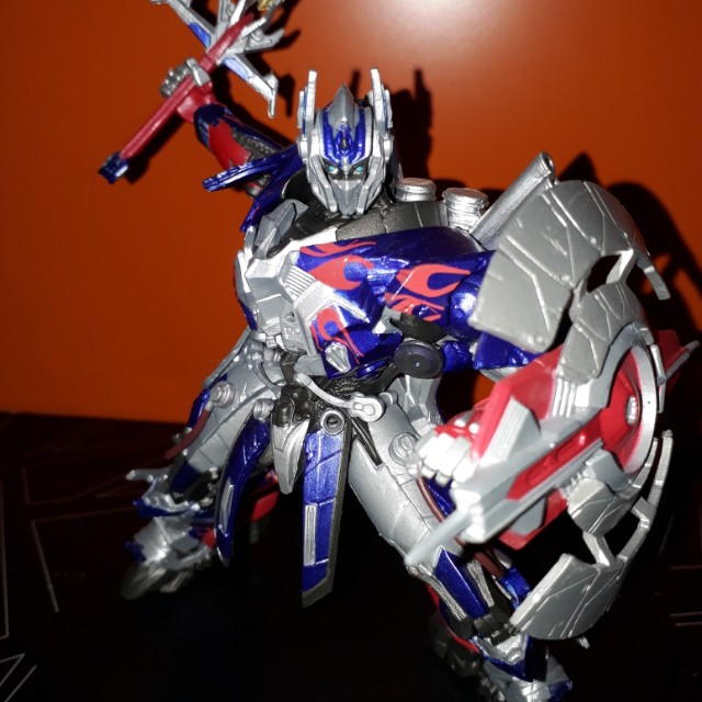 TOMY produced Movie Optimus Prime Knight Form great for display ...