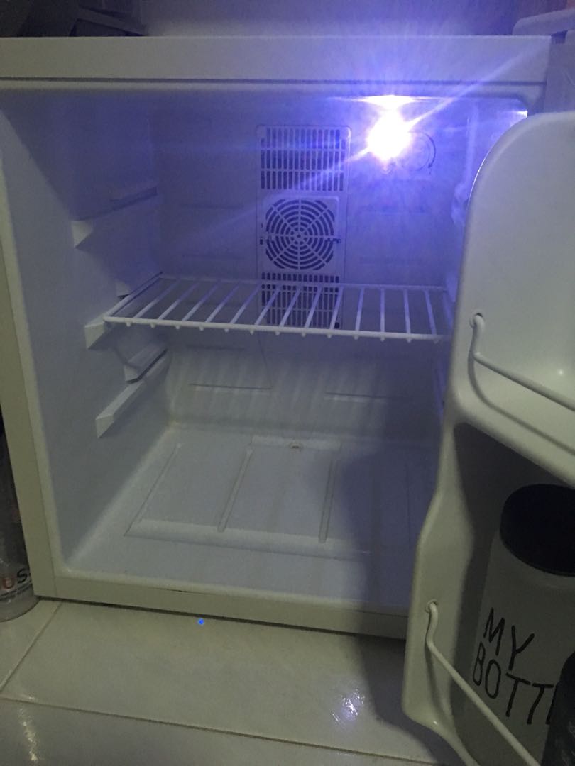 Aerogaz AZ-46BC Mini Bar Fridge (46L), TV & Home Appliances, Kitchen ...