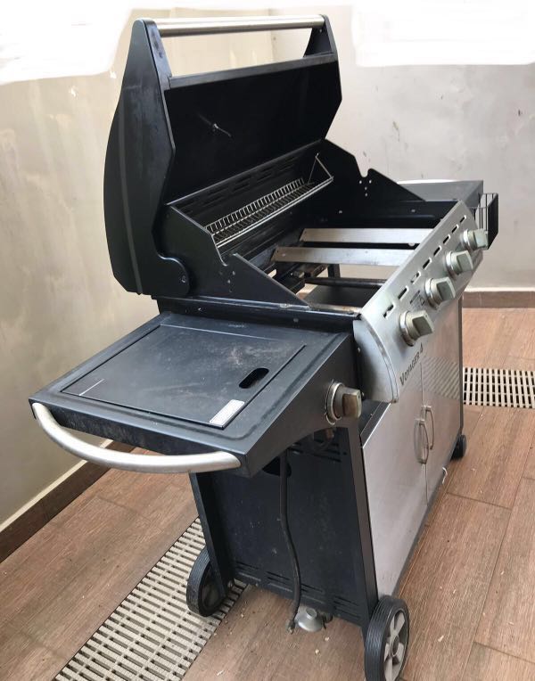 BBQ GAS GRILL JUMBUCK VOYAGER 4, TV & Home Appliances, Kitchen Appliances, BBQ, Grills & Hotpots ...