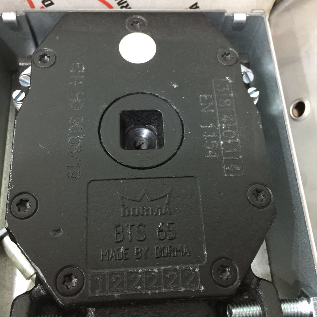 Sale! Dorma floor spring BTS65, Everything Else on Carousell