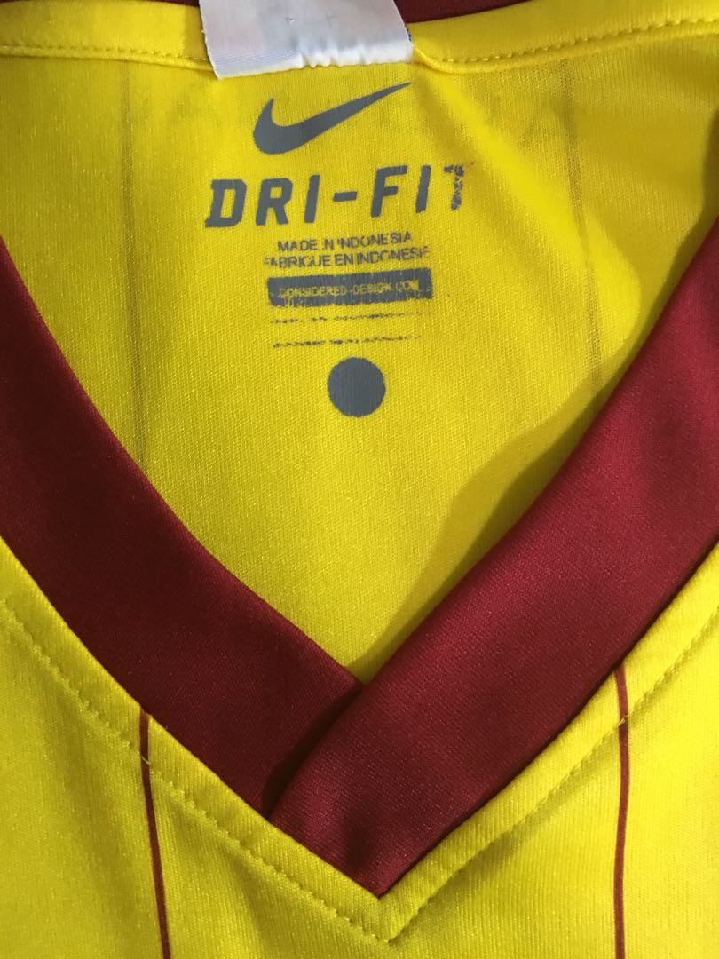 NIKE Fly Emirates - Arsenal Jersey, Men's Fashion, Activewear on Carousell