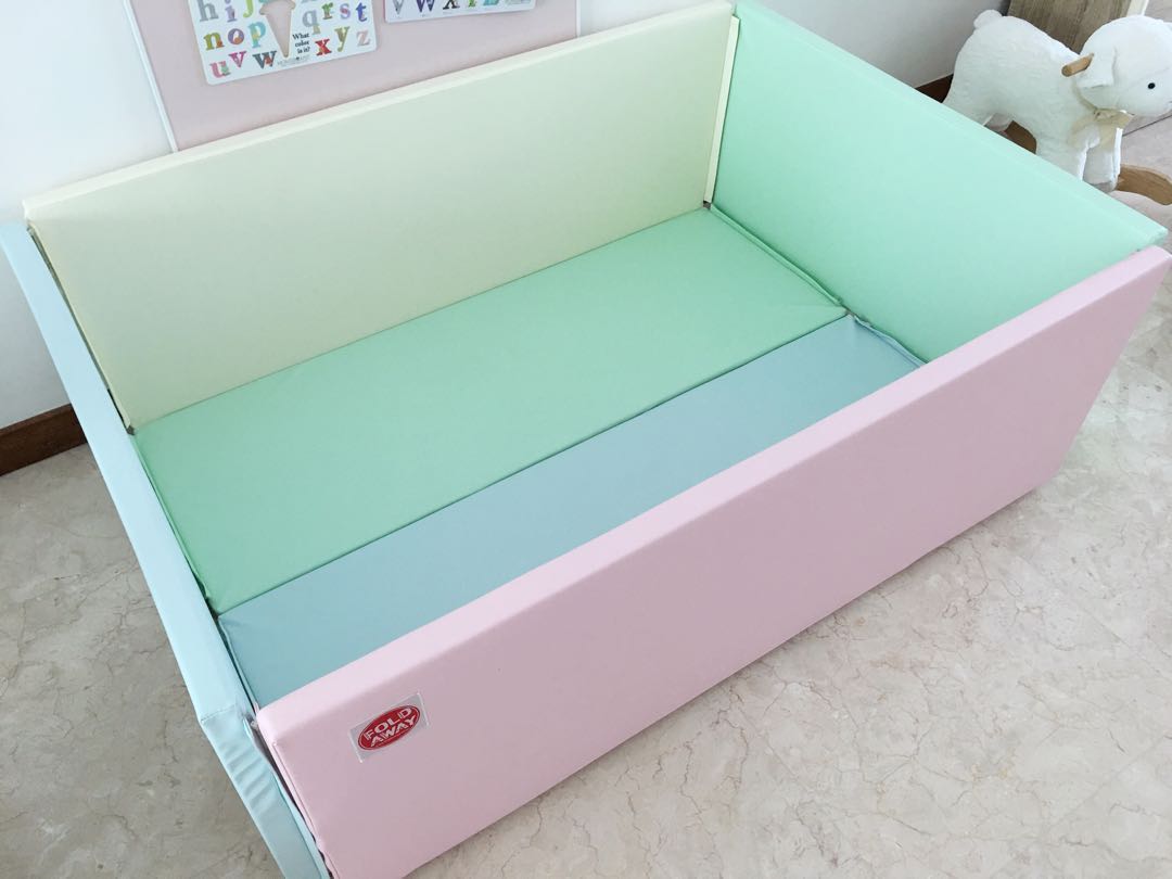 Foldaway Bumper Mat/Playpen/Ball Pit/Playmat (grand size), Babies ...