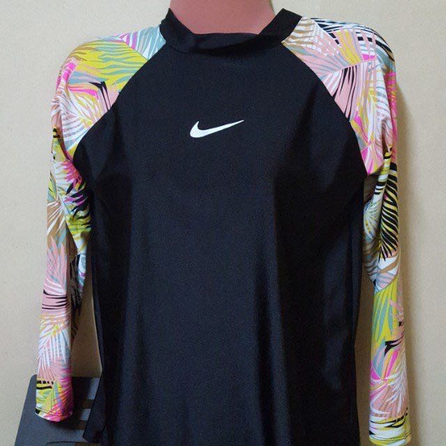 nike rashguard with shorts, Women's Fashion, Bottoms, Shorts on Carousell