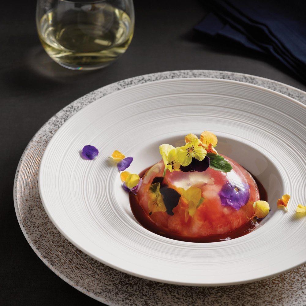 Brand New - high class Luzerne 16pc Manhattan Dinner Set, TV & Home ...