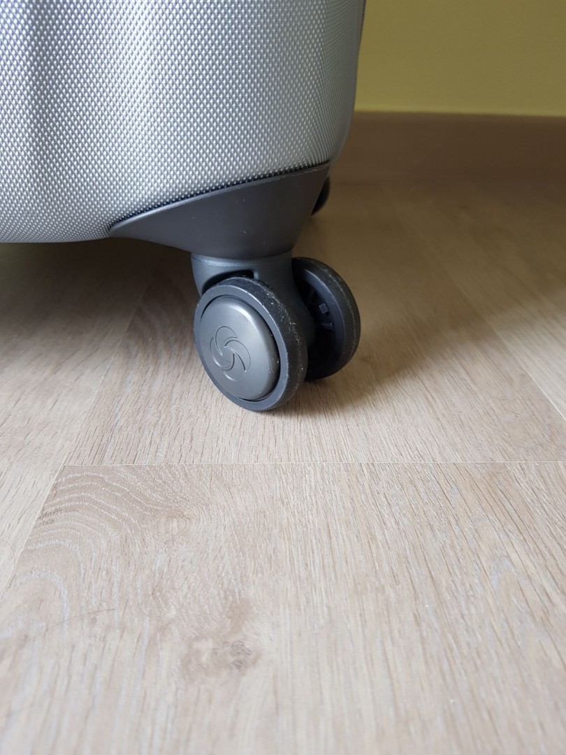 Samsonite HyperFlex 29" Silver luggage bag bought in States, Luxury ...