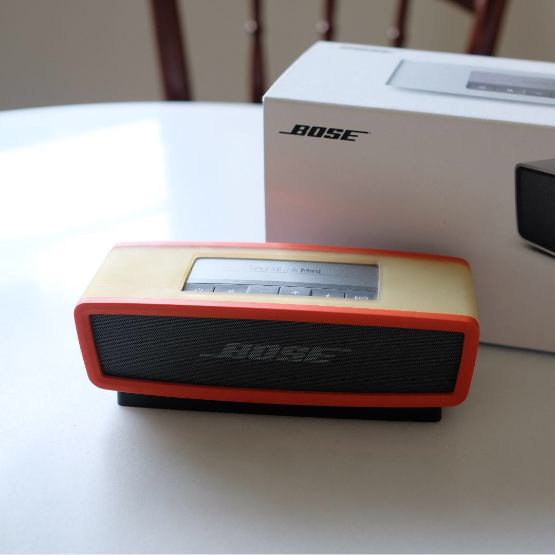 Original BOSE SoundLink Mini comes with box and original silicone case ...