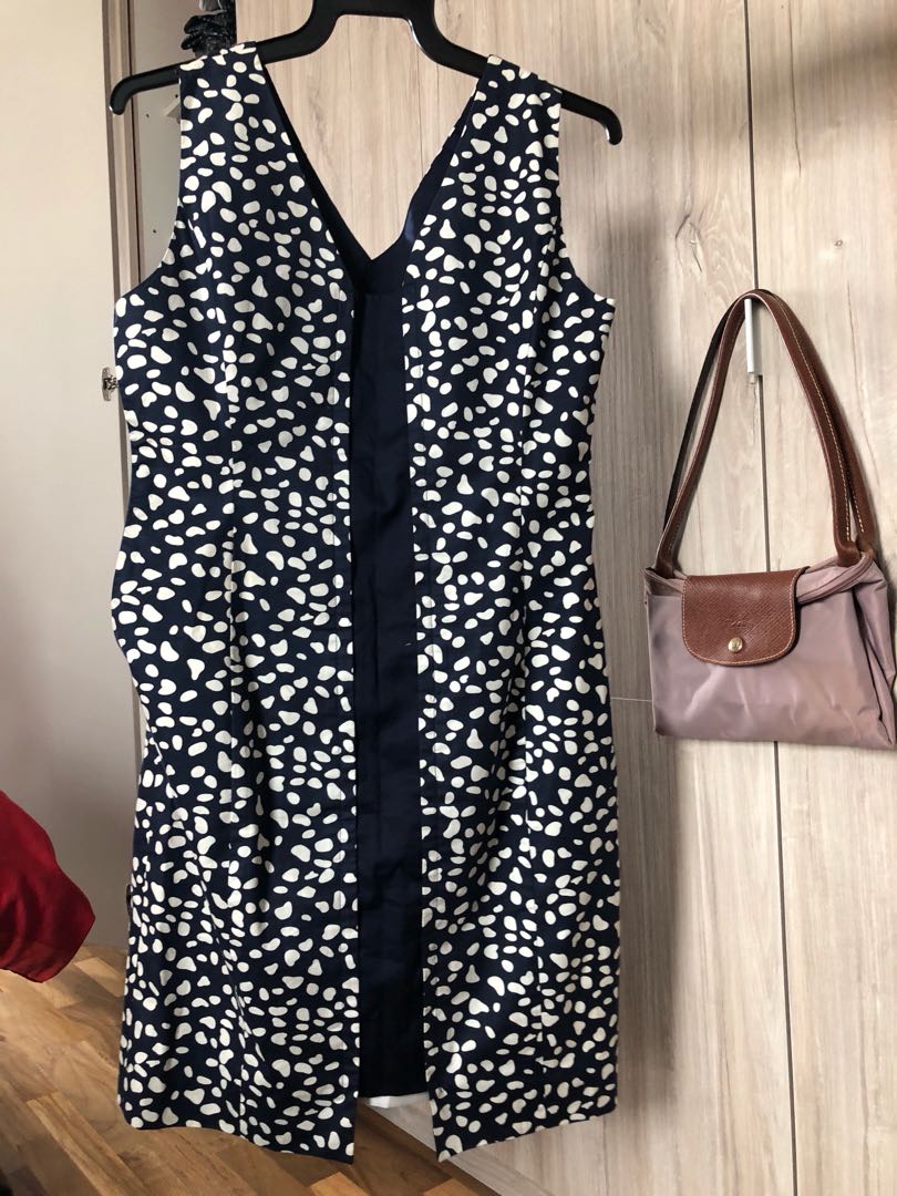 V cut dress, Women's Fashion, Dresses & Sets, Dresses on Carousell