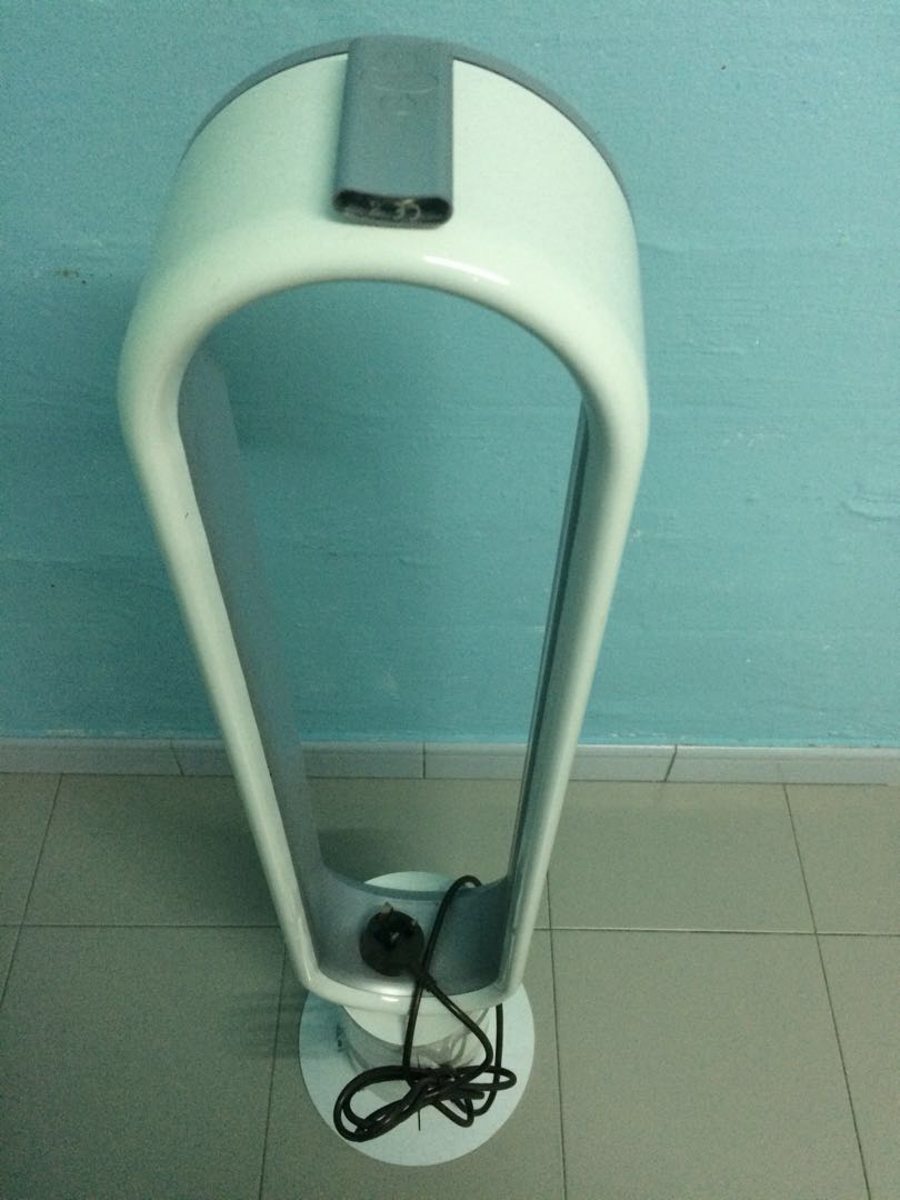 Dyson AM02, Furniture & Home Living, Lighting & Fans, Fans on Carousell