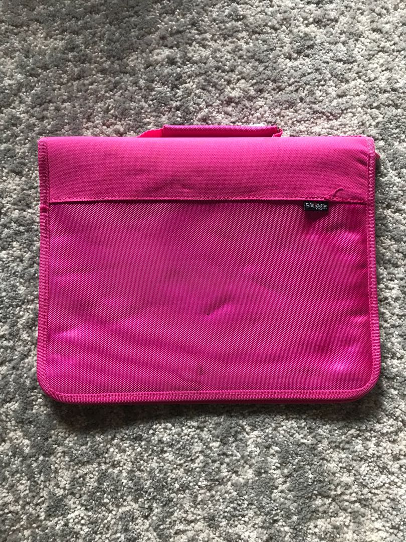 Smiggle folder, Hobbies & Toys, Stationery & Craft, Stationery & School ...