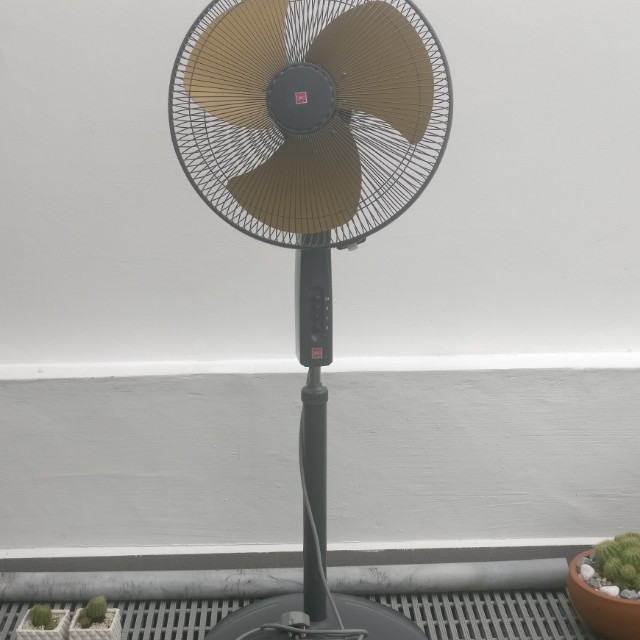 KDK p40us Gold Stand Fan, TV & Home Appliances, Kitchen Appliances ...
