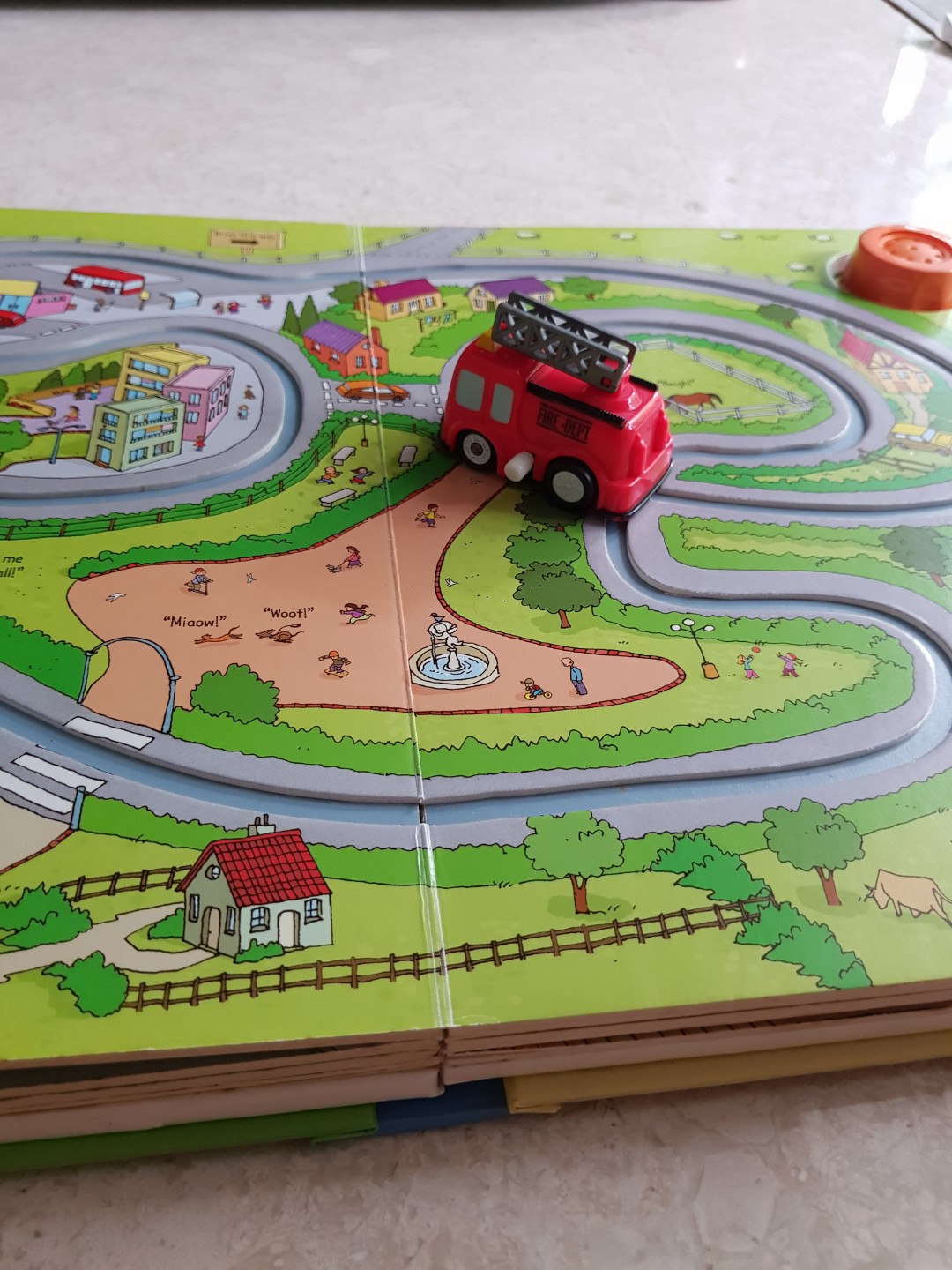Usborne wind up books (Race Cars and Fire Engines), Hobbies & Toys ...