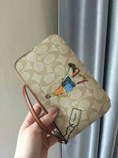 Coach Wrislet, Women's Fashion, Bags & Wallets, Clutches on Carousell