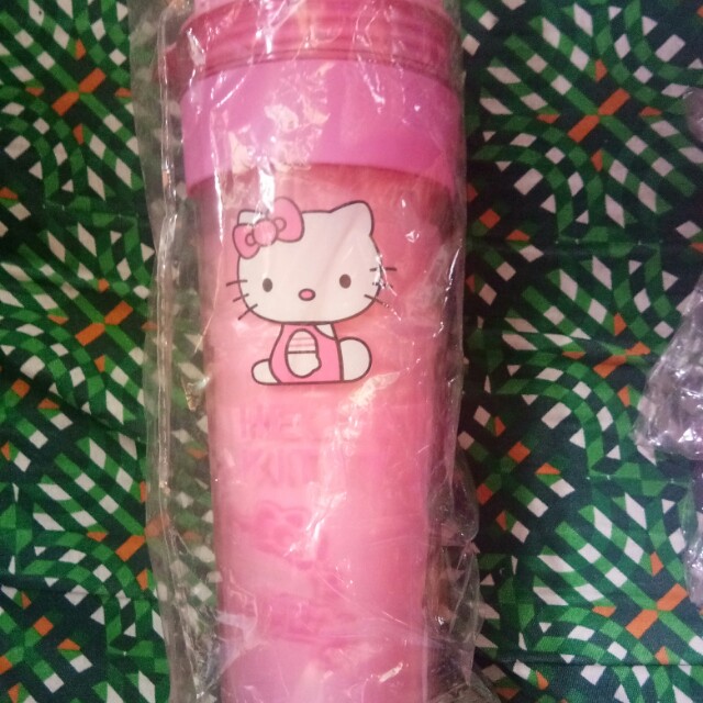 Hello kitty Pitsel at 4 plastic baso, TV & Home Appliances, Kitchen ...