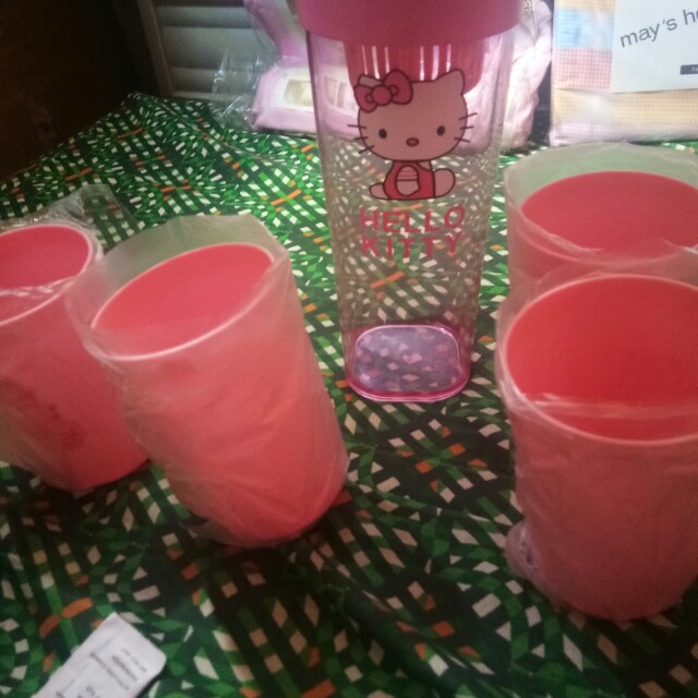 Hello kitty Pitsel at 4 plastic baso, TV & Home Appliances, Kitchen ...
