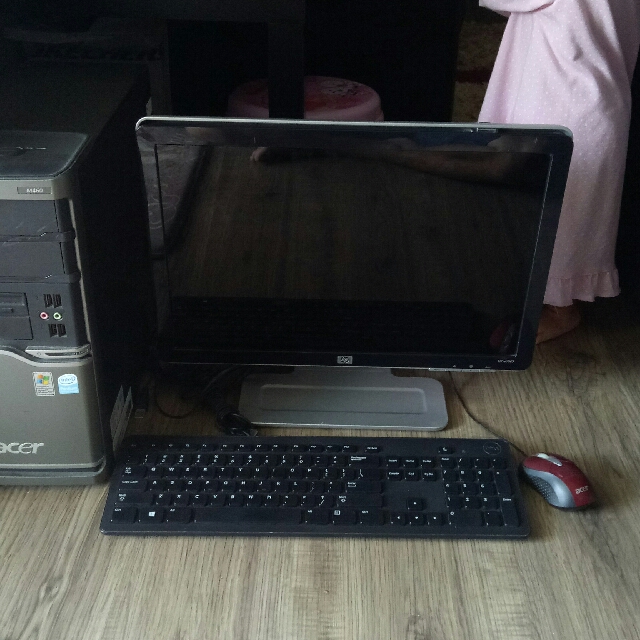 [Reserved] Desktop Computer Complete Set (Only Monitor Spoilt ...