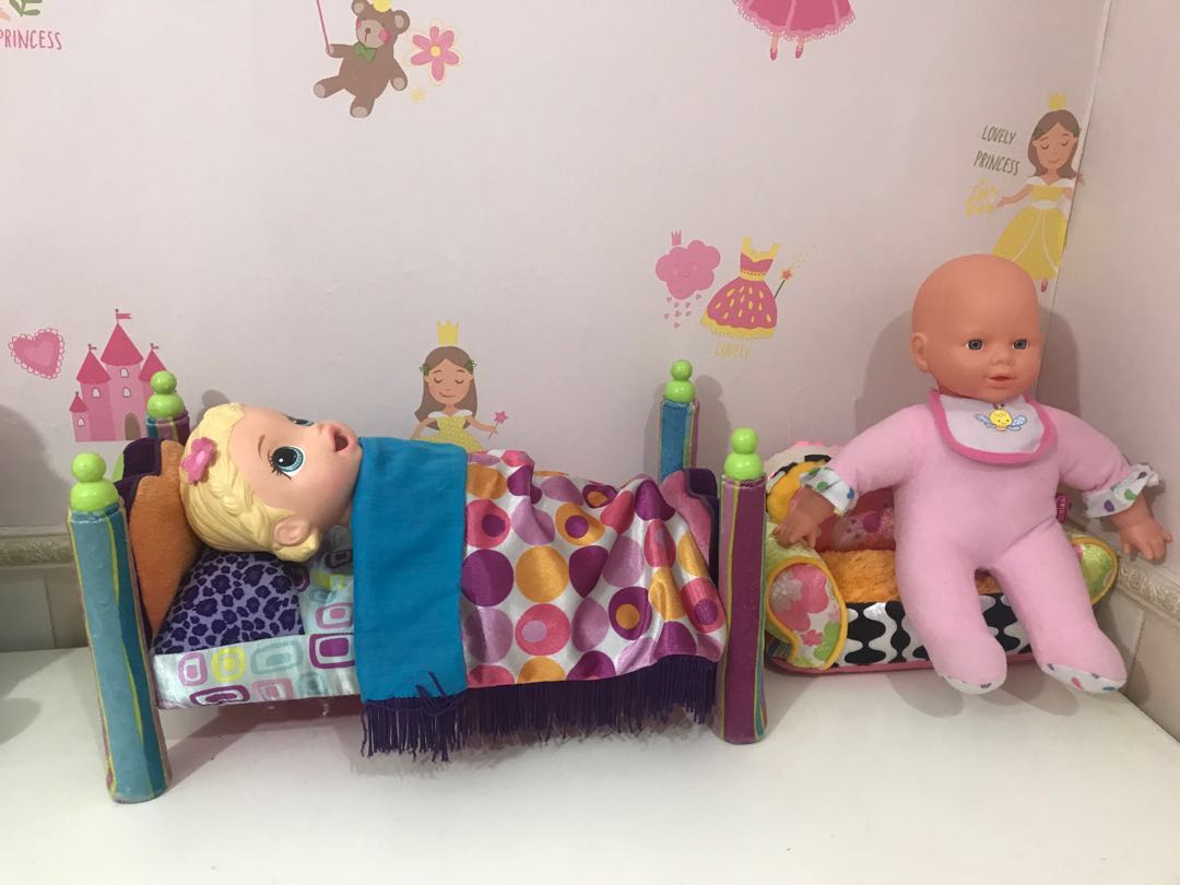 Tempat tidur boneka dan sofa boneka, Bayi & Anak, Mainan & Baby Walker ...