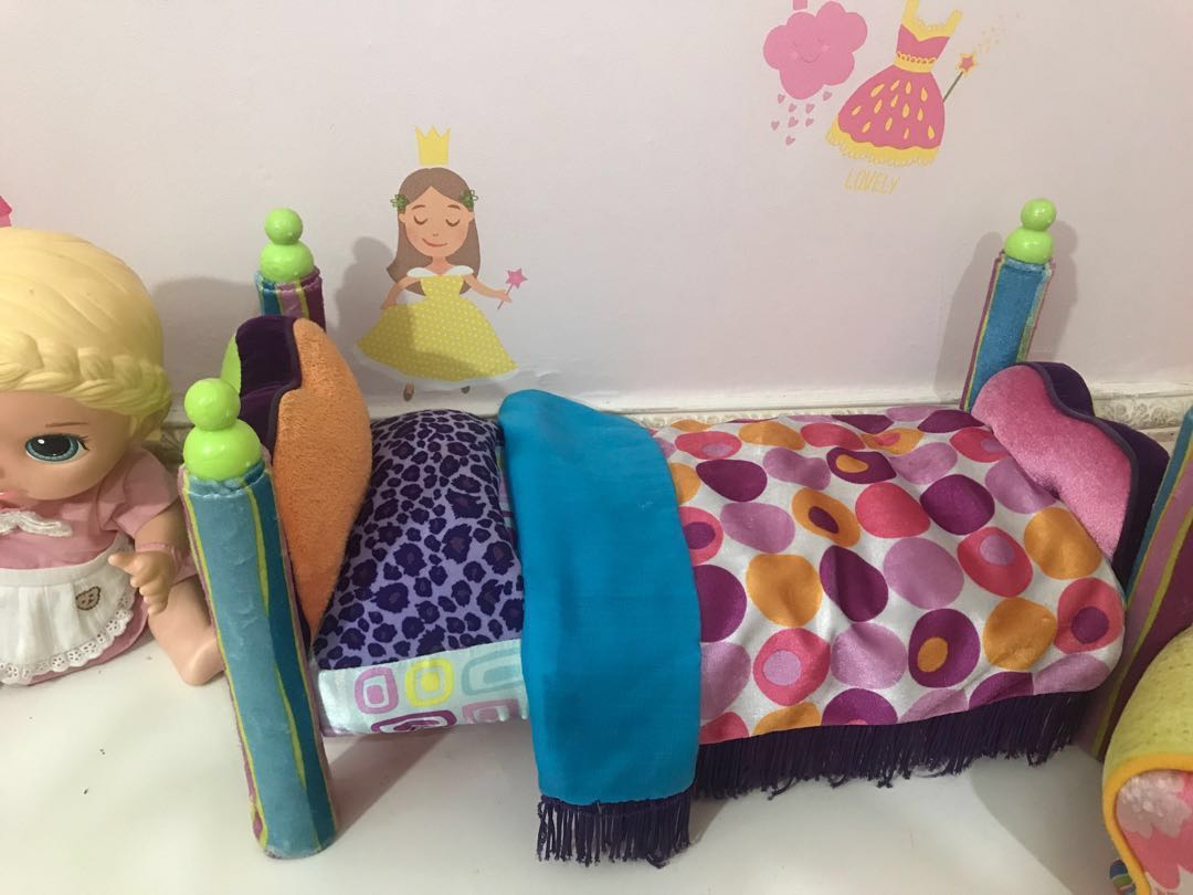 Tempat tidur boneka dan sofa boneka, Bayi & Anak, Mainan & Baby Walker ...
