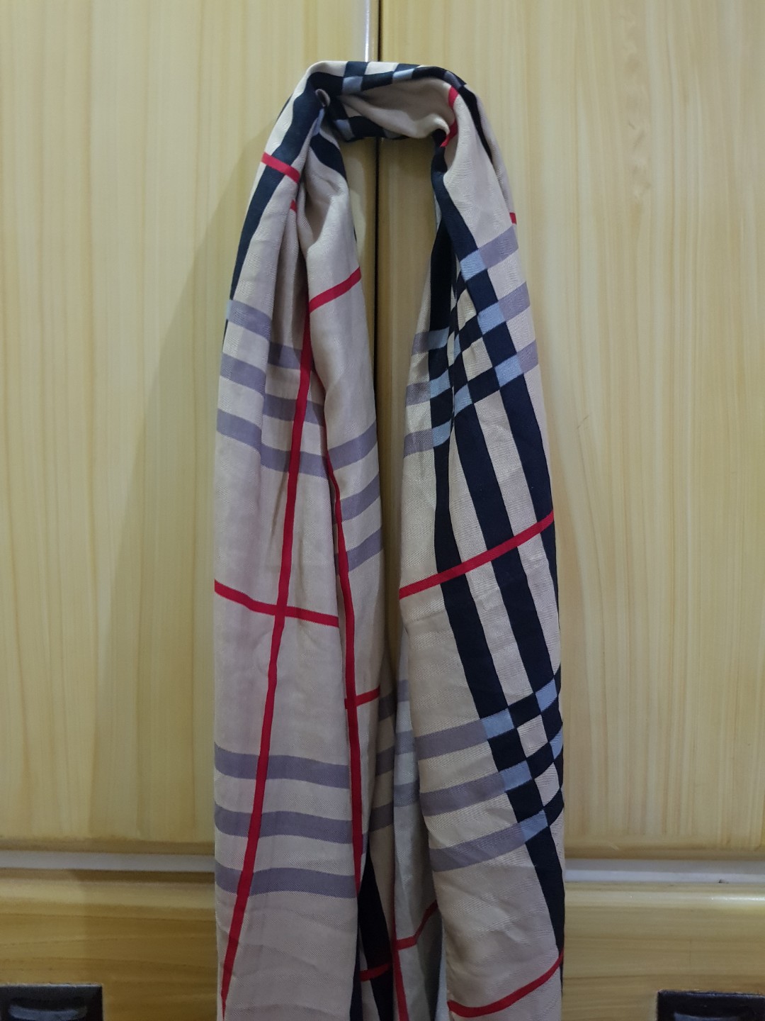 Burberry Scaft, Women's Fashion, Watches & Accessories, Sunglasses ...