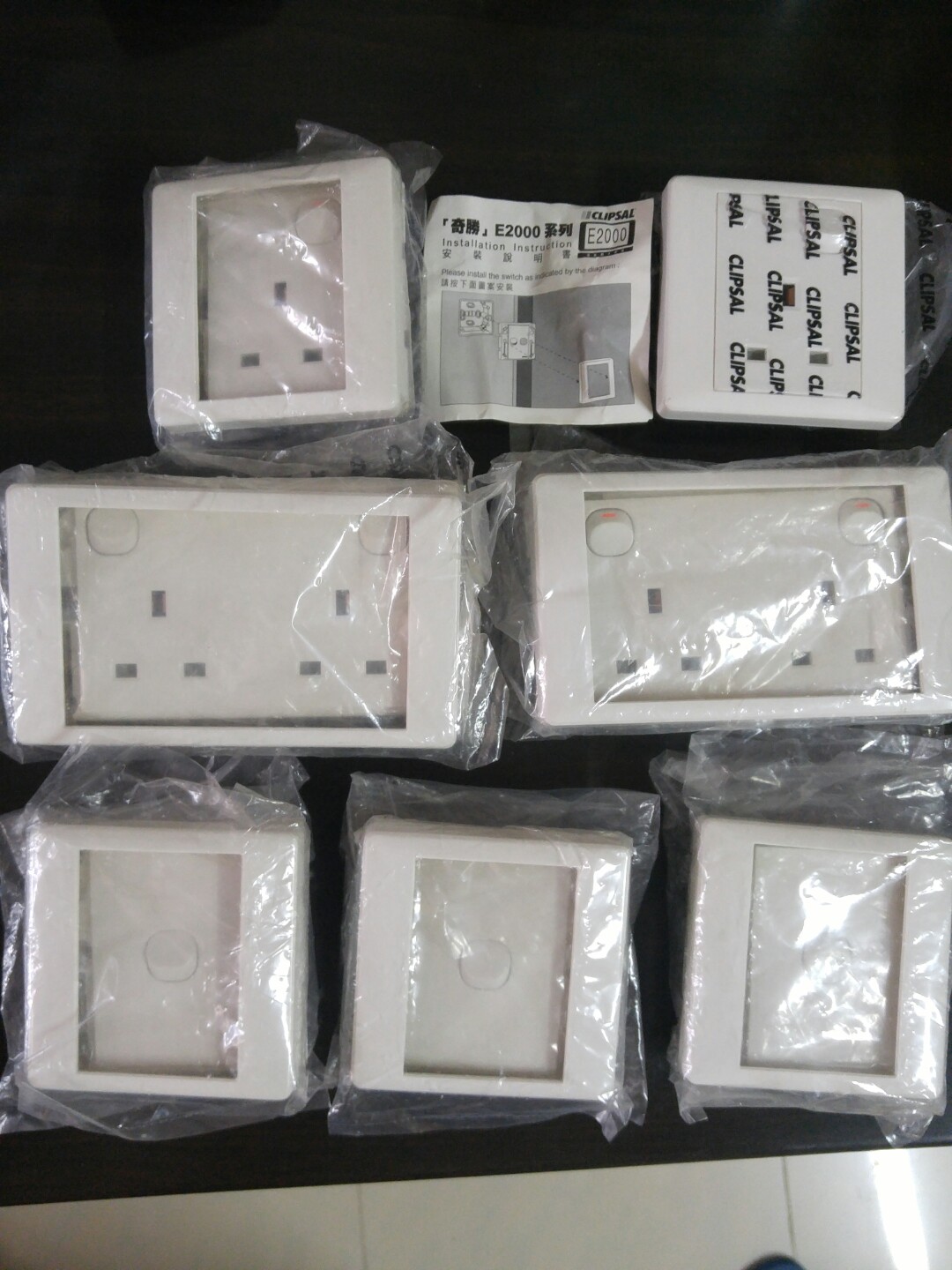 CLIPSAL 奇勝 E2000 白色燈掣及插蘇, 家庭電器, 電視 & 其他娛樂, 電視組件及配件 - Carousell