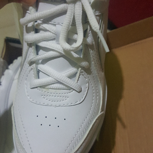 World Balance White Shoes, Women's Fashion, Footwear, Sneakers on Carousell