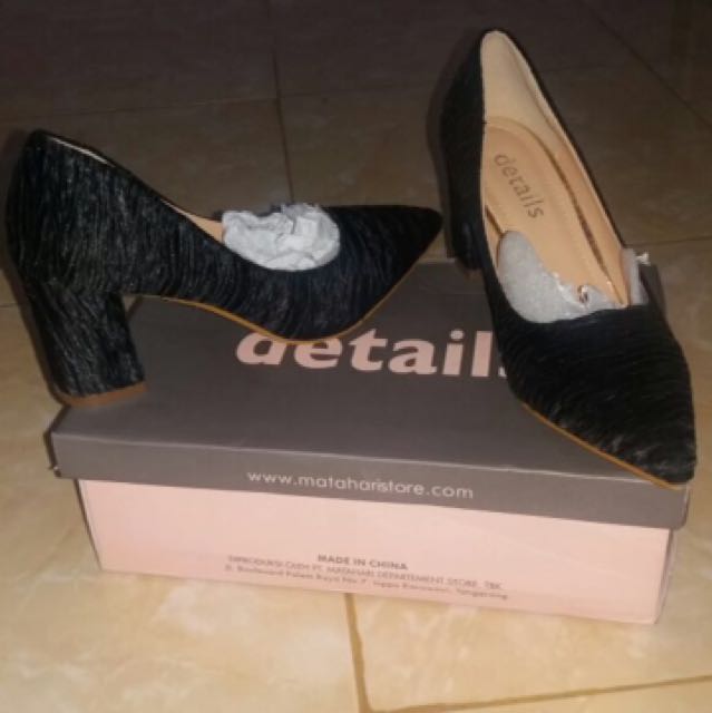 Sepatu heels warna hitam brand "details" mataharistore.com masih baru ...