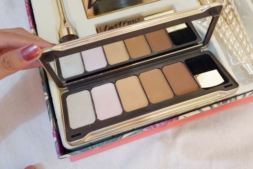 LUSTROUS by NADINE LUSTRE LIMITED EDITION GIFT BOX, Beauty & Personal ...