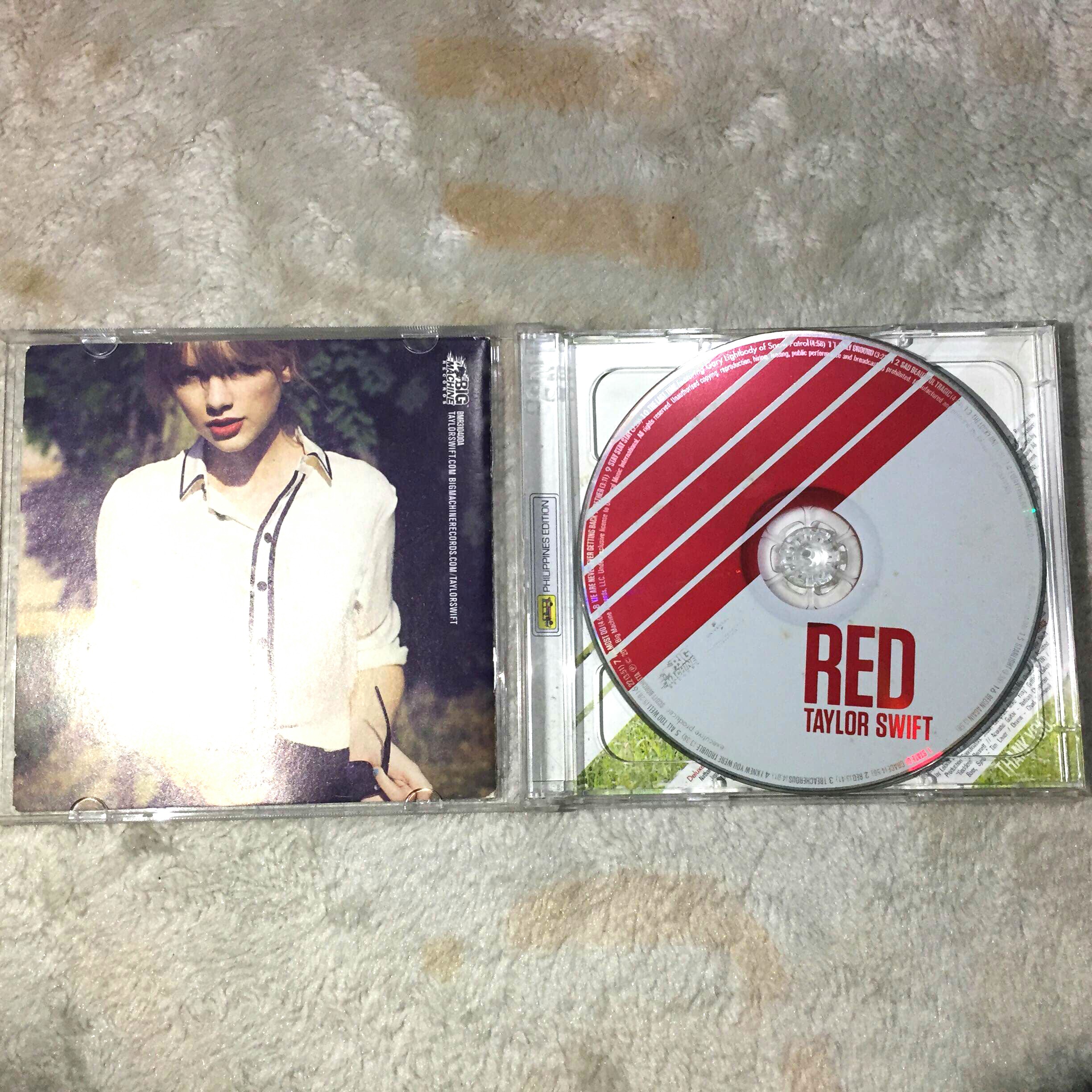 SIGNED RED (Deluxe Edition) ALBUM - Taylor Swift, Hobbies & Toys, Music ...