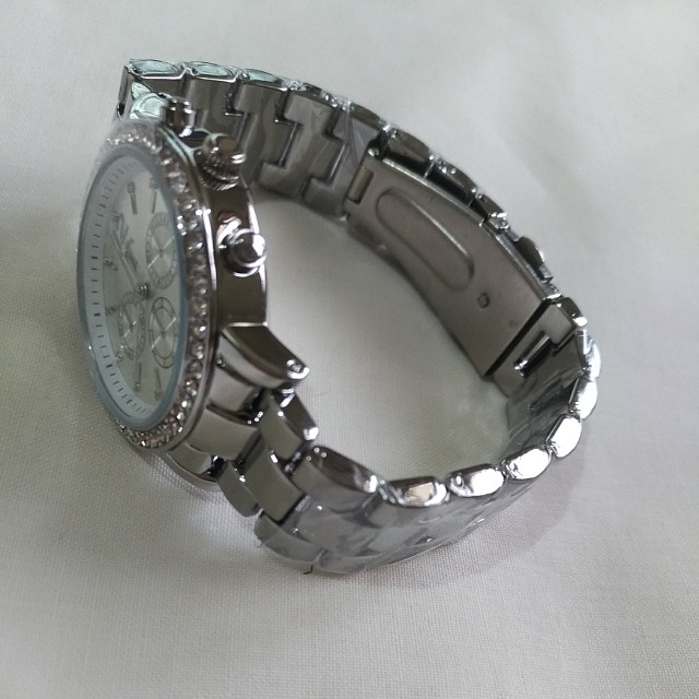 Tomato Time Tri Dial Crystal Watch in Silver, Women's Fashion, Watches ...