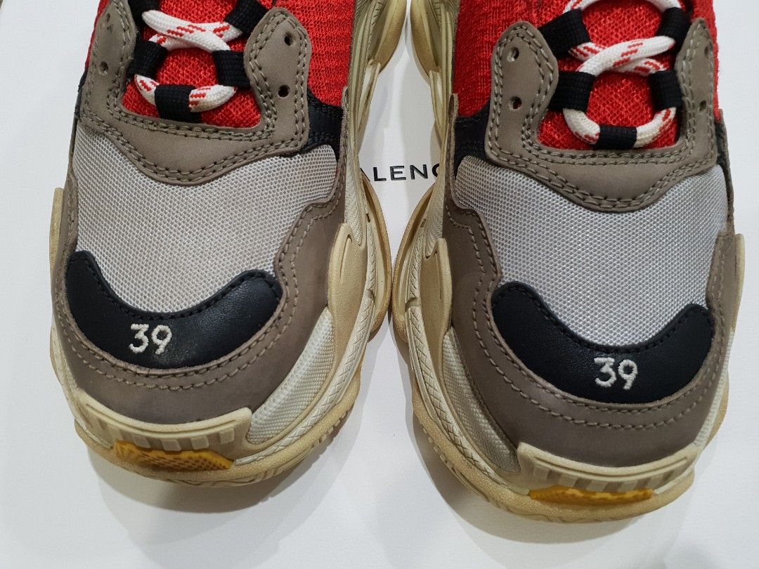 Balenciaga triple s, Men's Fashion, Footwear, Sneakers on Carousell