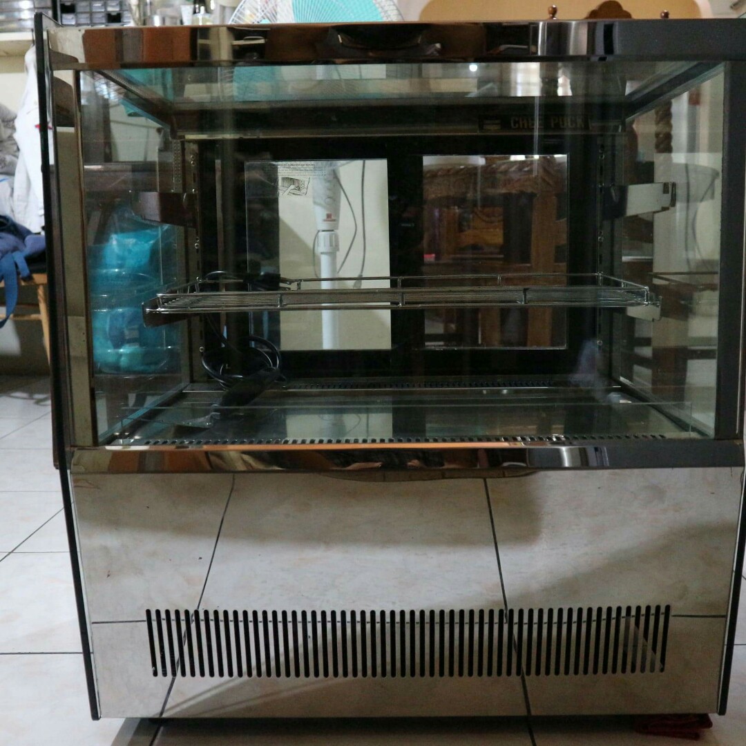 Chee puck 3 layer counter-top cake display chiller, TV & Home ...